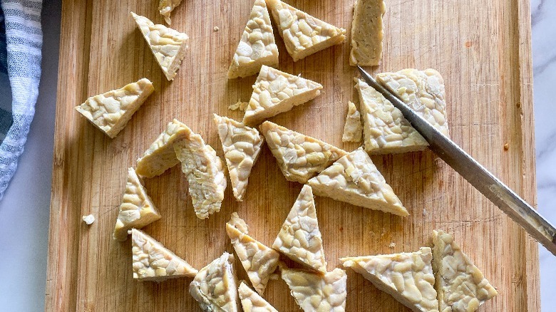 Sesame-peanut tempeh bowl recipe