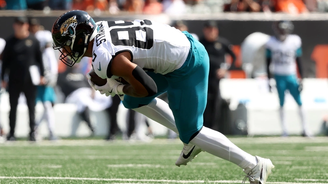 Jaguars weigh cap-saving cuts, Strange extension before key deadlines
