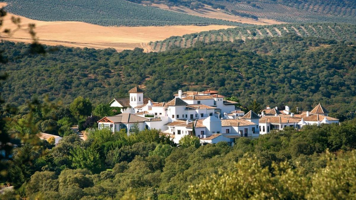 El cortijo soñado por un médico suizo que vuelve a brillar en el campo ...