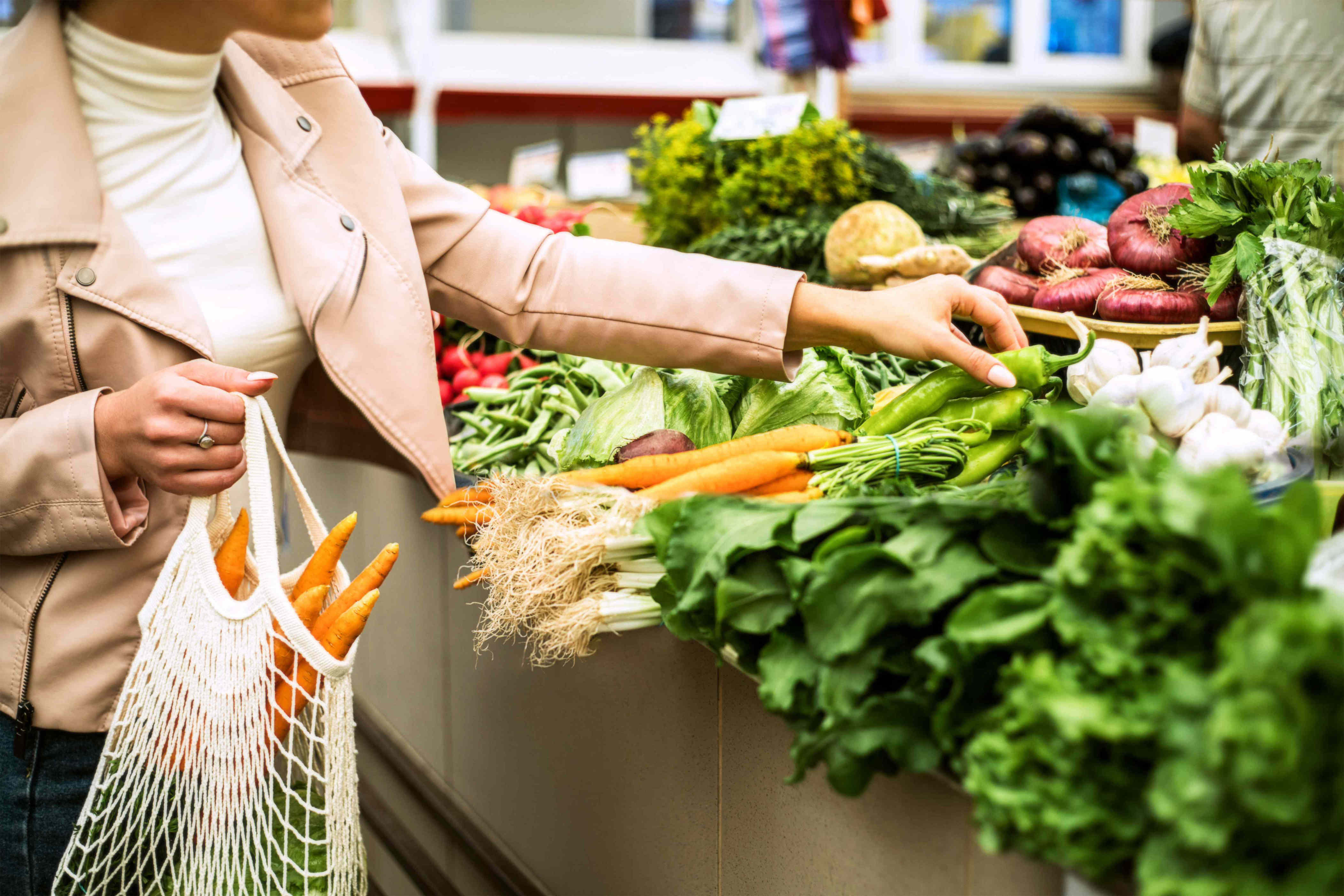 Toxicologists want shoppers to stop believing this common pesticide myth