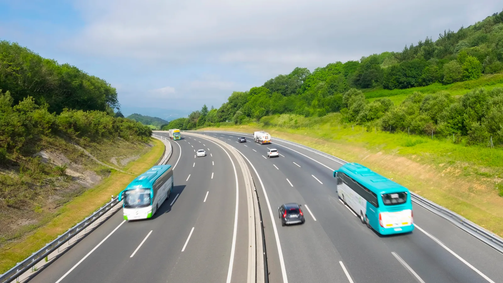 New transit proposal imagines ultra-fast bus travel between SF and LA