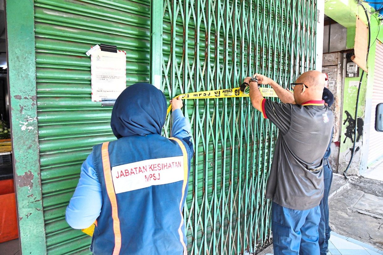 MBSJ shuts down five Puchong eateries for hygiene violations
