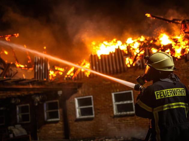 Großbrand nach Blitzeinschlag in Geseke – Scheune an Wohnhaus ...