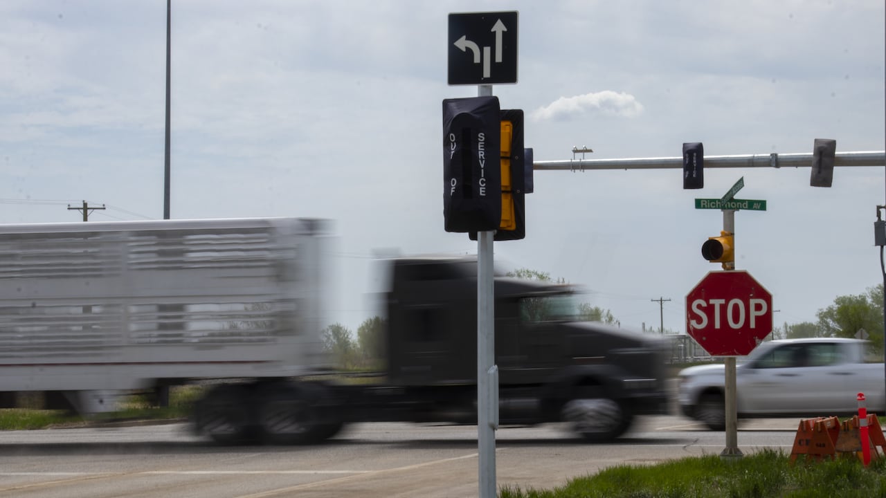 Truck company involved in fatal collision lost Manitoba safety ...