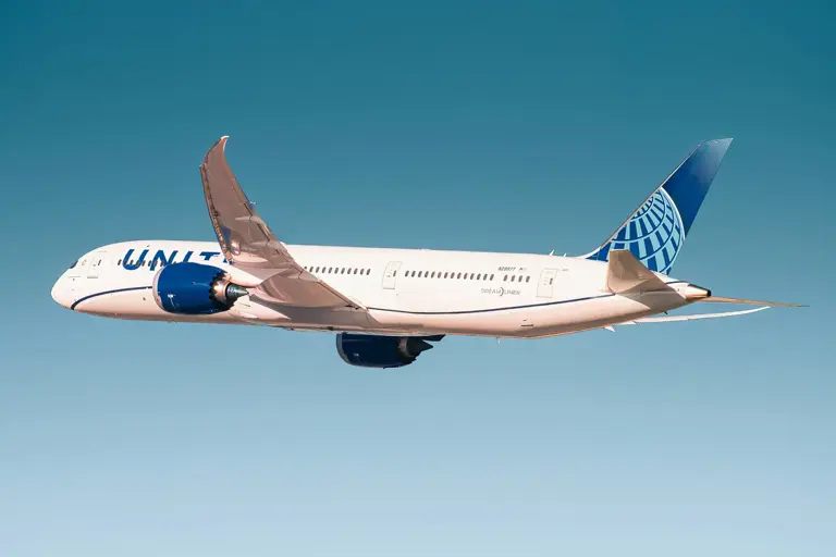 United Airlines CEO calls JetBlue merger speculation 'idiotic' after ...