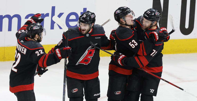 Hurricanes-Canadiens Game 5 updates: Carolina dominating Montreal in second
