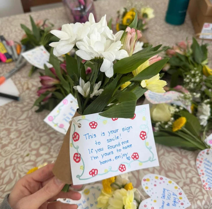 15 real acts of kindness that remind us compassion still lights up ...