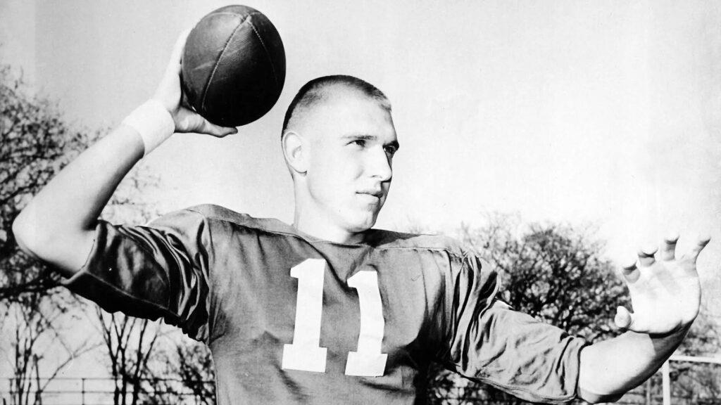 College football hall of famer passes away at 84