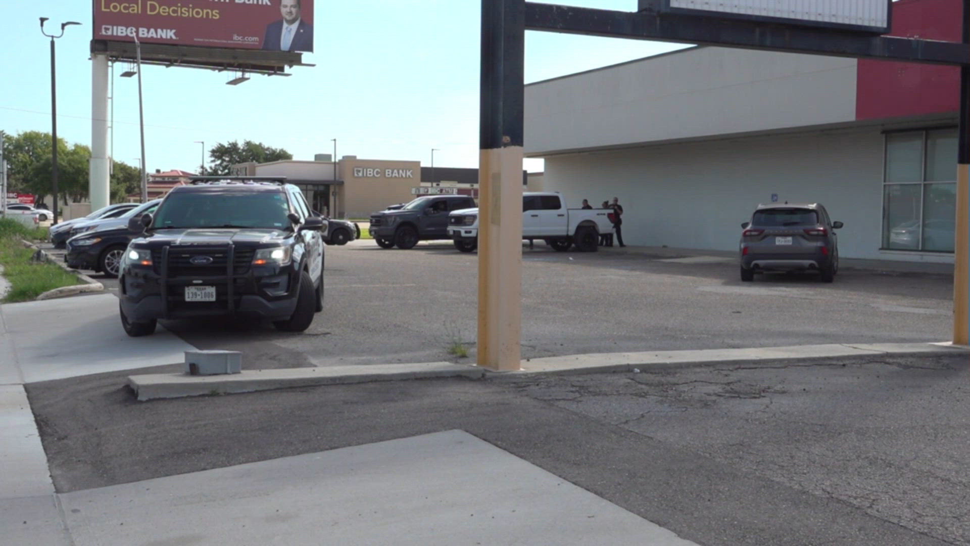 One dead, another injured following overnight stabbing near Everhart Road