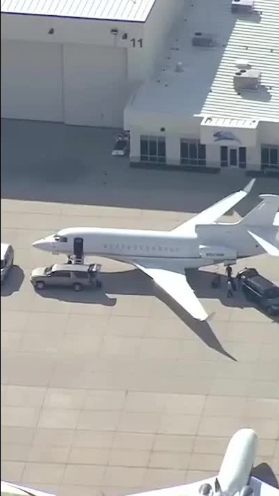 Taylor Swift's jet lands in Kansas City for Chiefs season opener