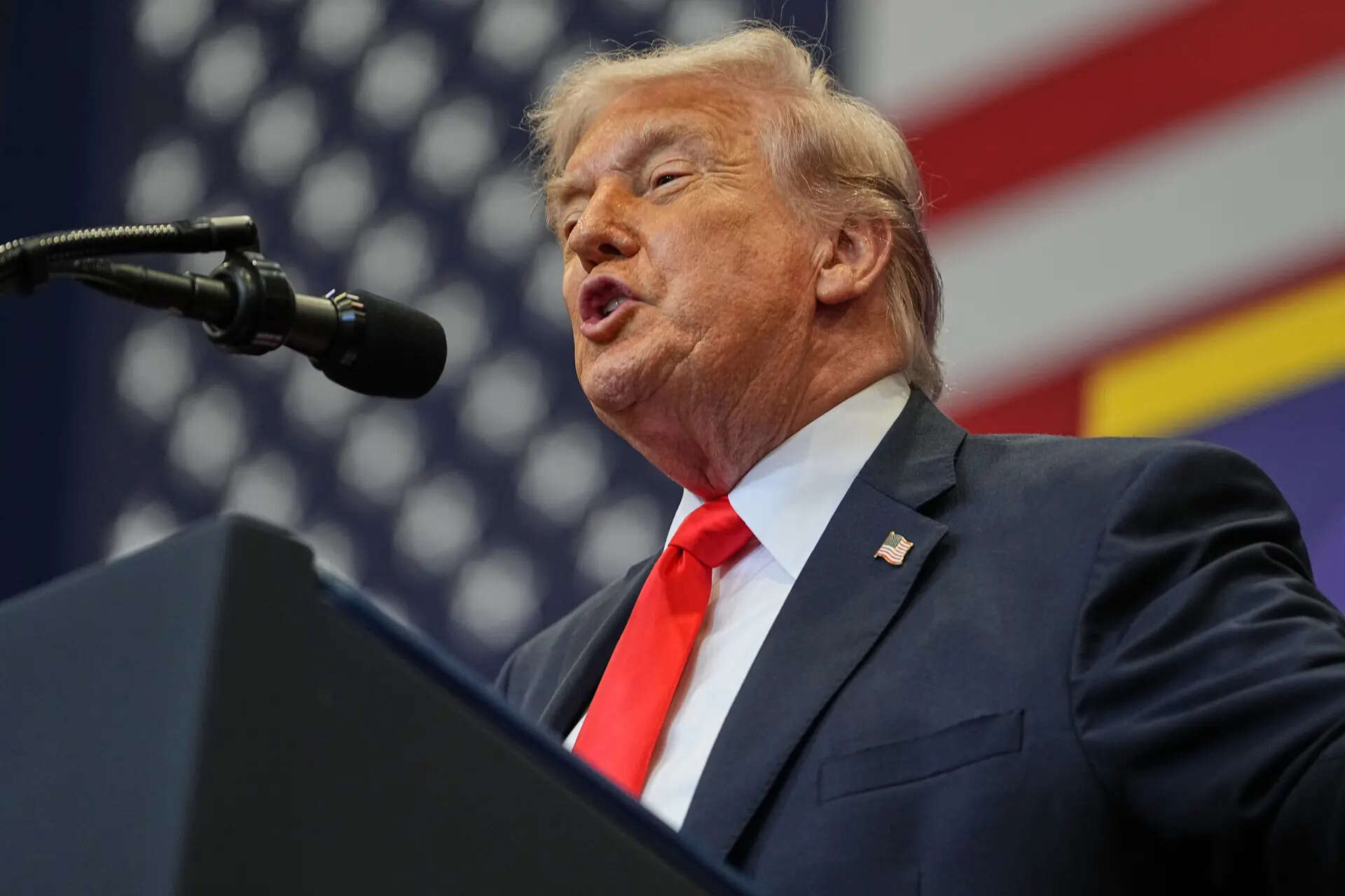 Trump jumps into Republican primaries for governor in South Carolina ...