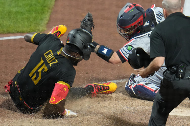 Reynolds hits 2-run homer in 9th to lift the Pirates past the Twins, 6-5