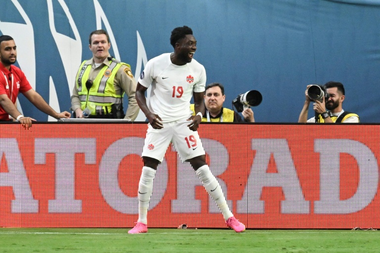 Alphonso Davies in Canada World Cup squad despite injury