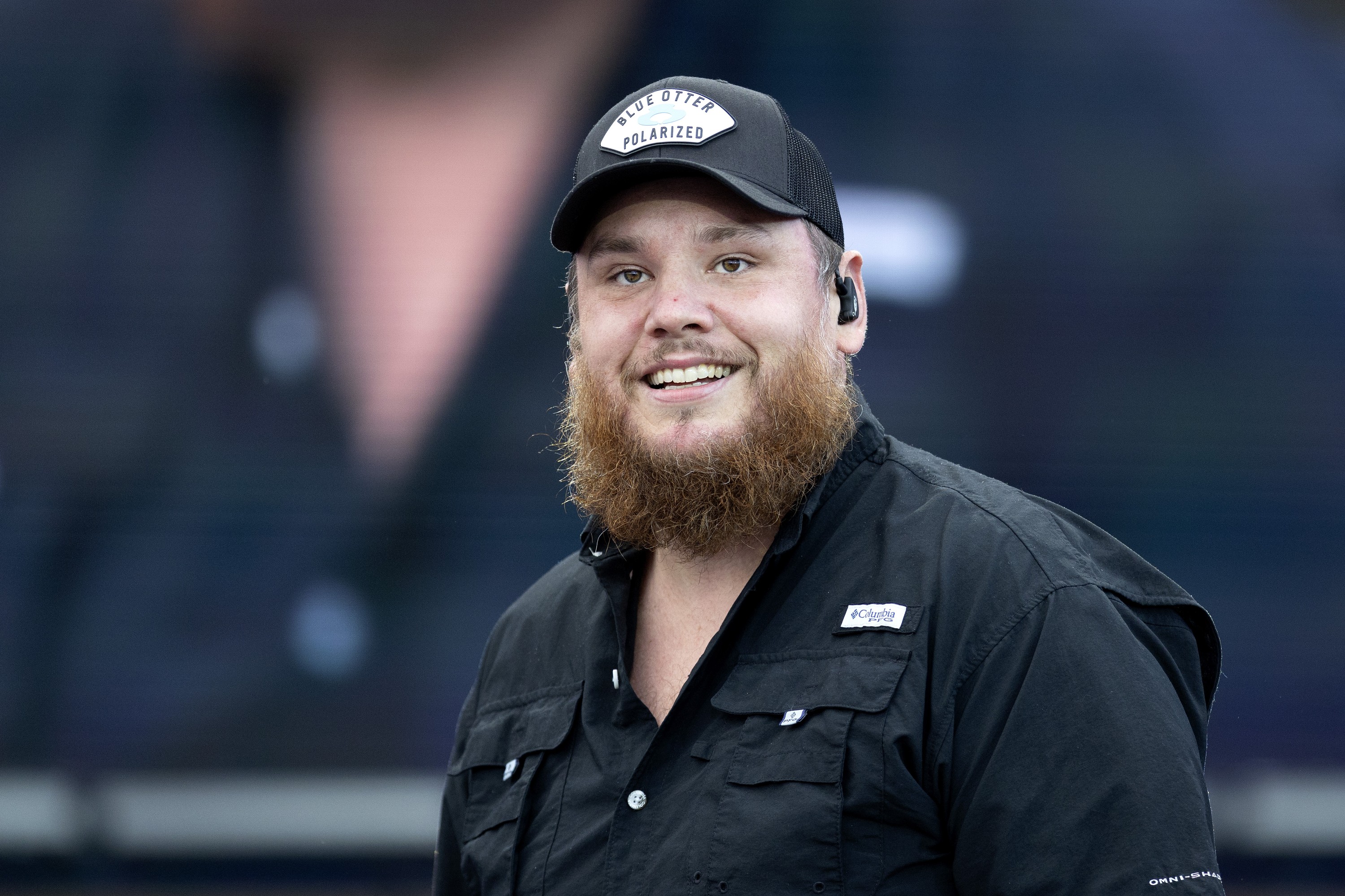 Country star Luke Combs dodges storms to pour it on at Montreal concert