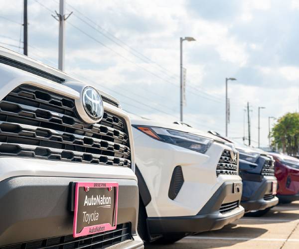 Automakers stock up ahead of Hormuz deal