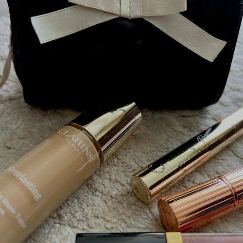 Seberapa sering kamu harus membersihkan pouch makeup?