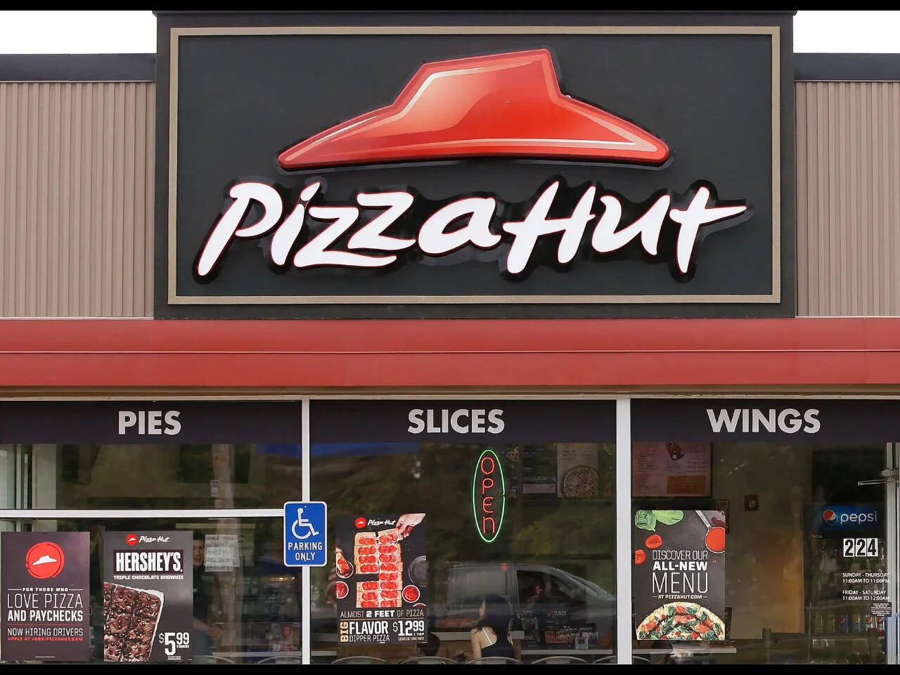 Yum Brands in exclusive talks to sell Pizza Hut to LongRange Capital ...