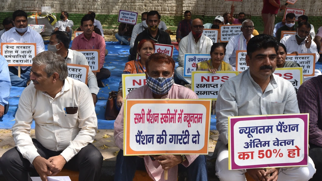 8th Pay Commission debates pension choices, higher pay formula
