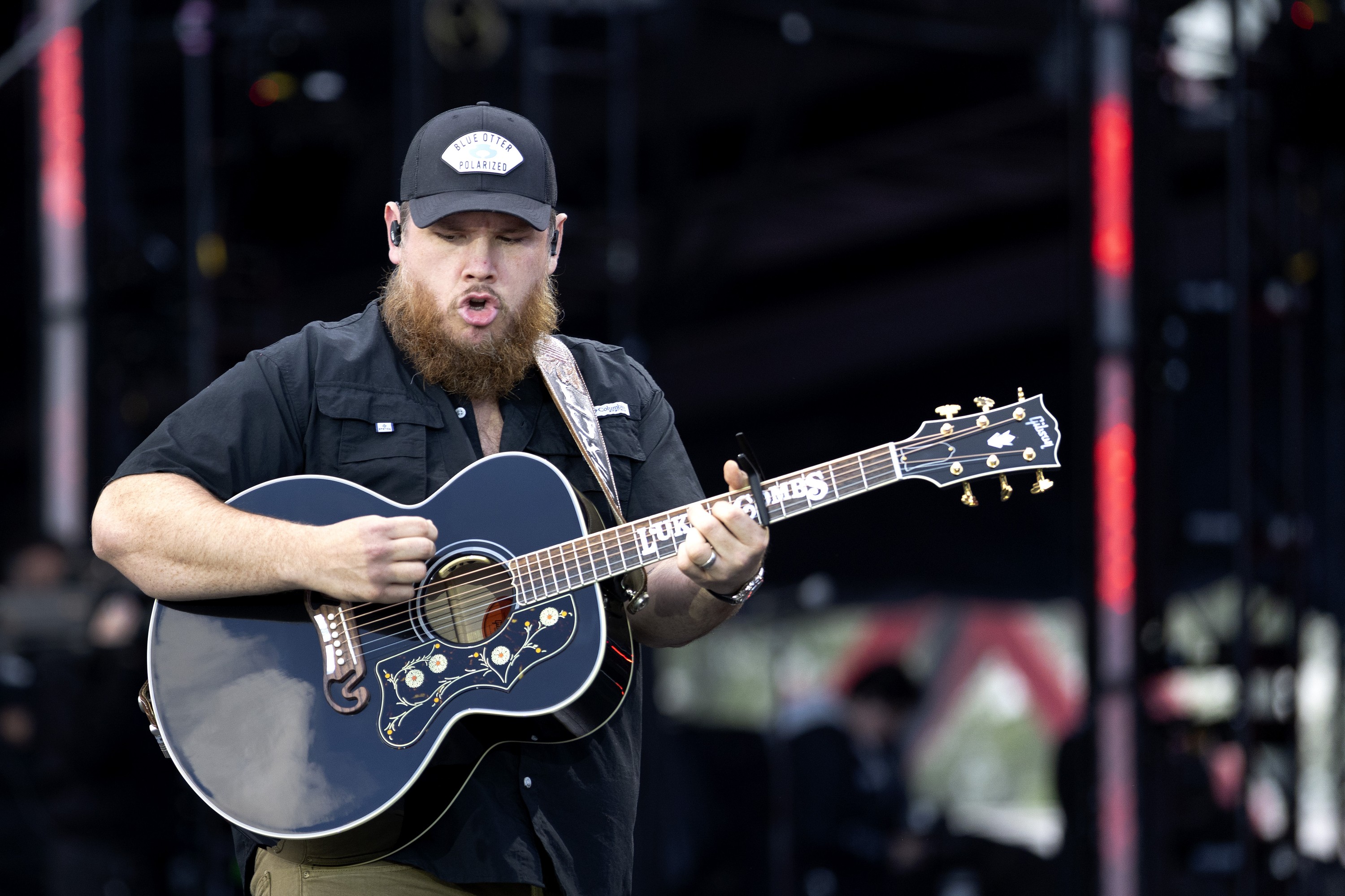 Country star Luke Combs dodges storms to pour it on at Montreal concert