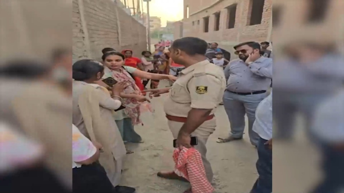 Video: Bihar teacher's roadside confrontation with cops amid affair ...