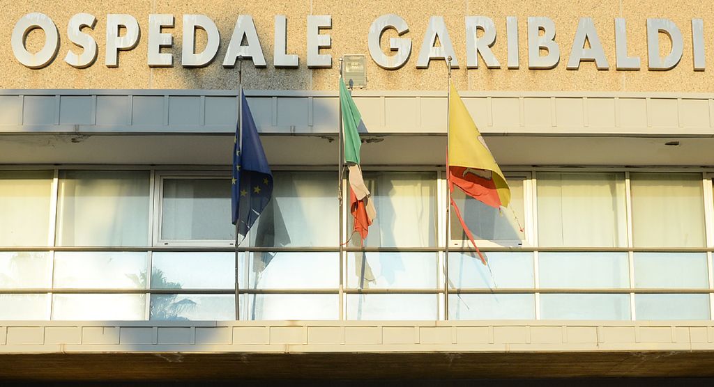 Picchia violentemente la moglie durante una lite: la donna è gravissima ...