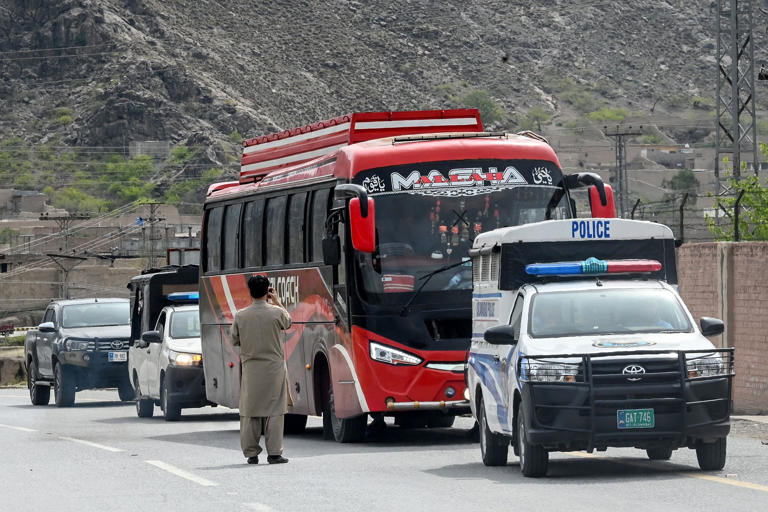 Lastbil vælter i det østlige Afghanistan - 18 dræbt