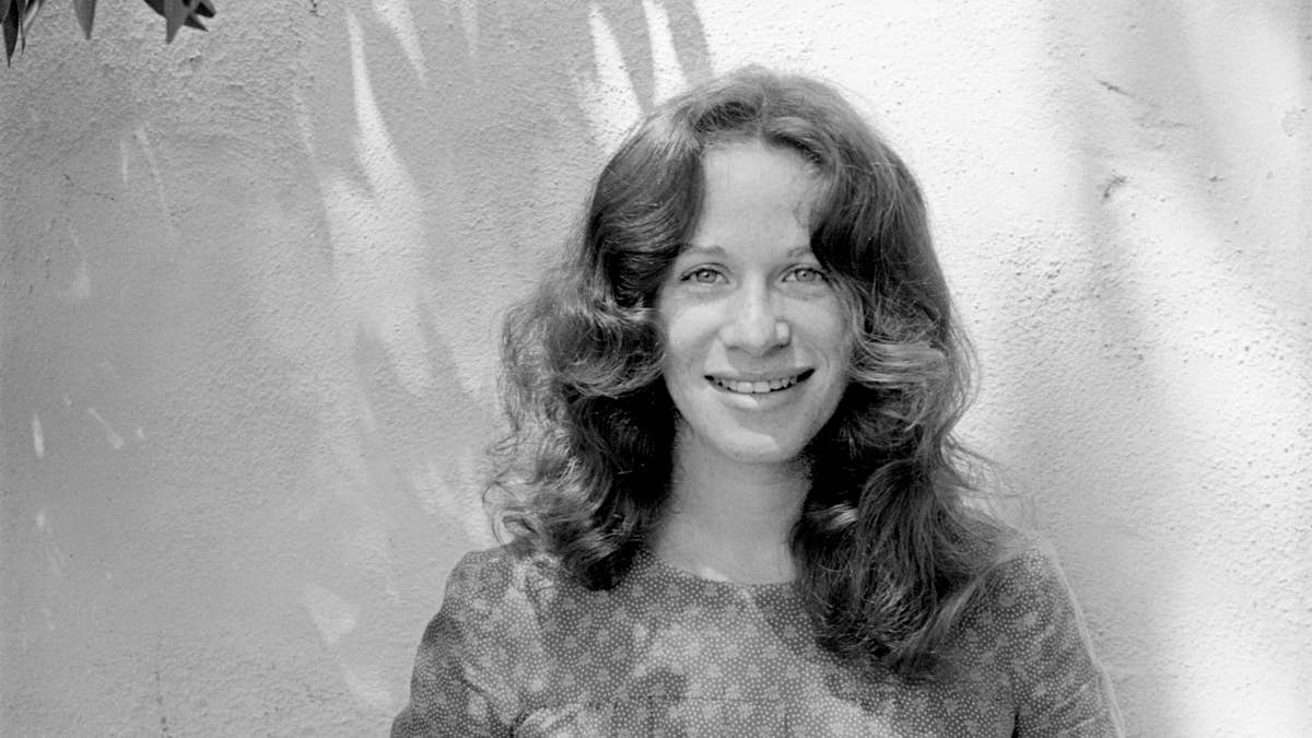 How Carole King's 'I Feel the Earth Move' became a #1 hit after a major ...