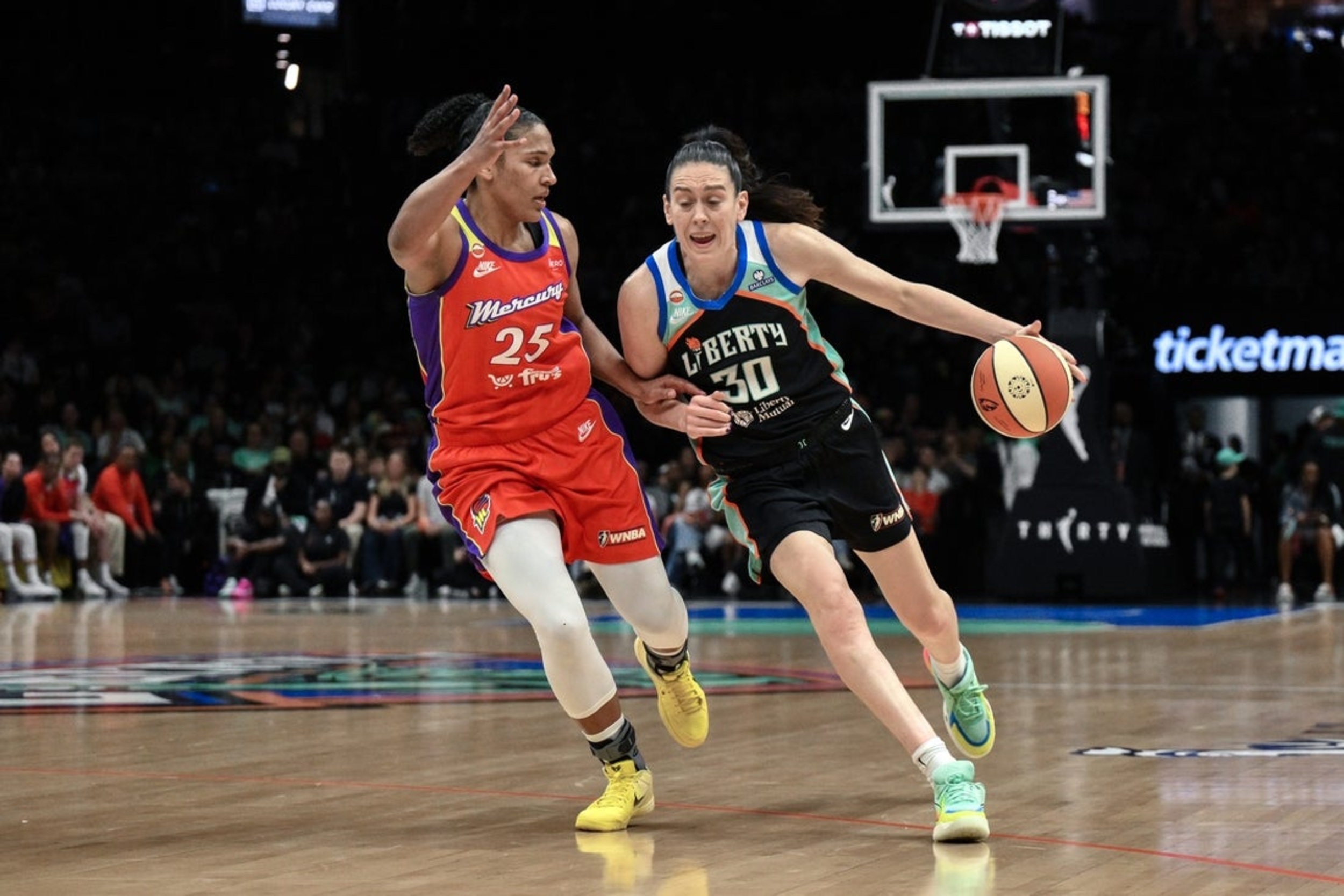 Rookie Pauline Astier leads Liberty past Mercury