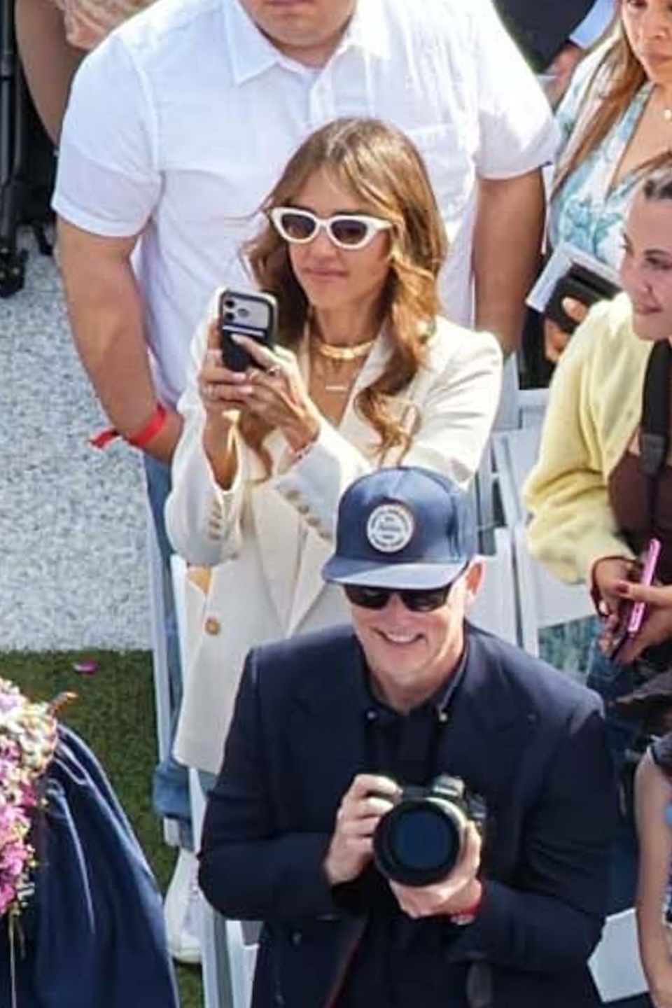 Jessica Alba and ex-husband Cash Warren awkwardly keep their distance ...
