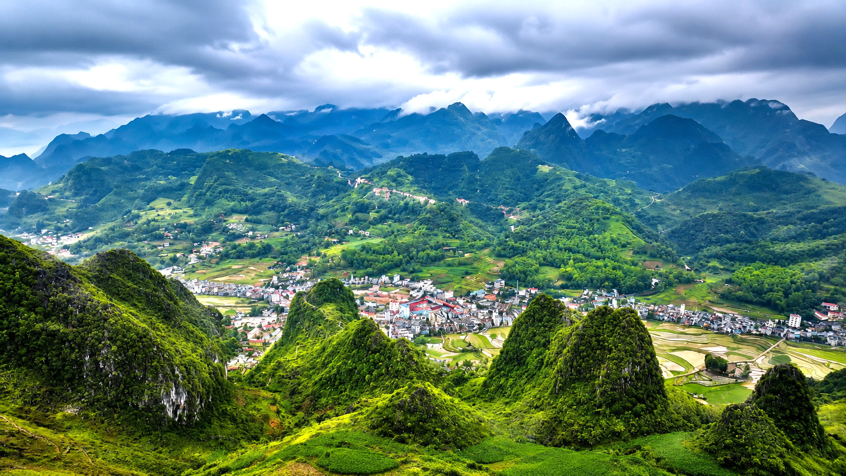 A remote mountain town surrounded by Ha Giang’s karst peaks