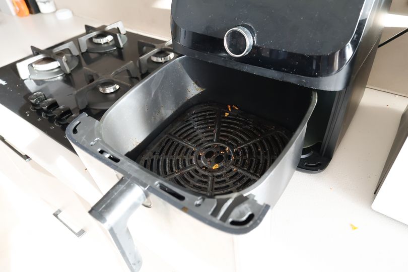 Air fryer owners can banish stubborn grease with 2 simple kitchen items