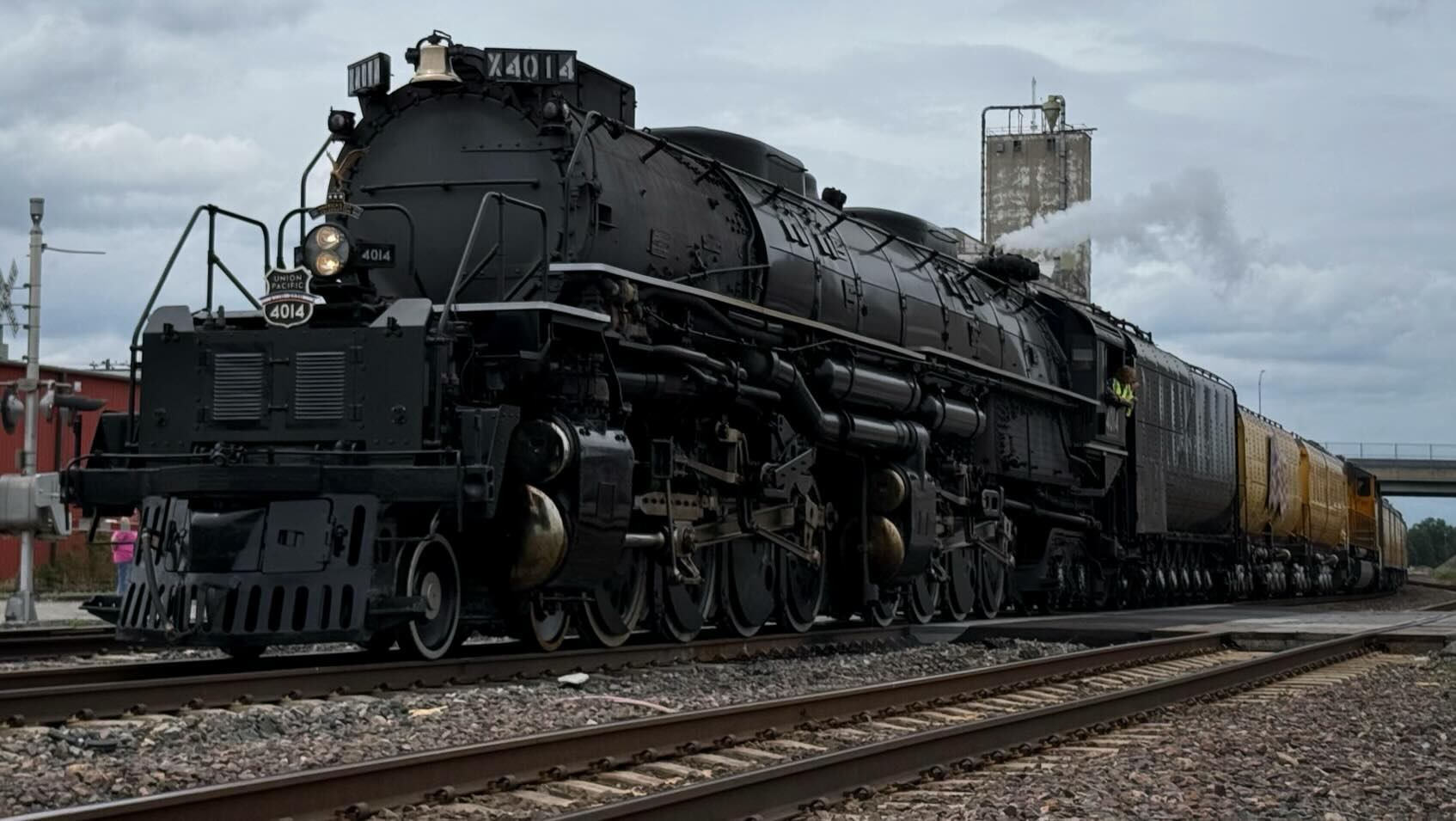 Historic Big Boy steam locomotive rolls through Columbus