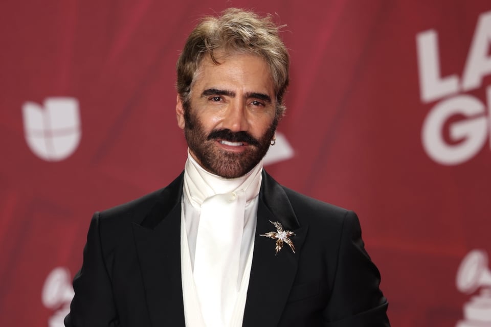 Alejandro Fernández se viste de luto y despide a fiel compañero: «Diles ...