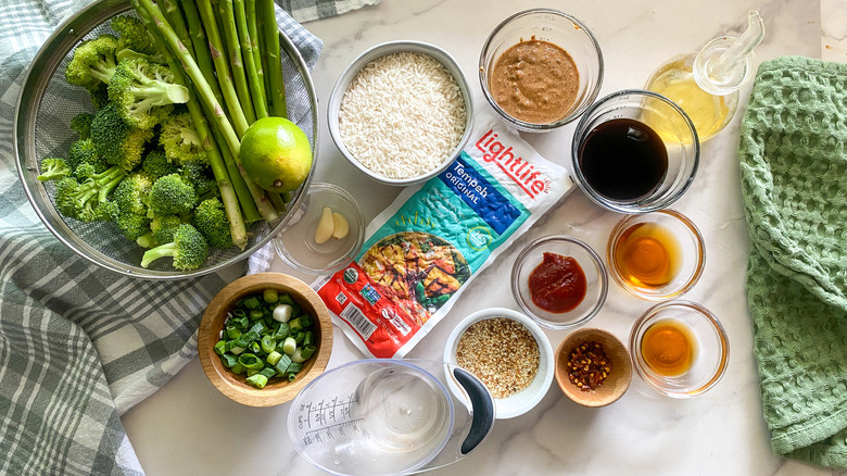 Sesame-peanut tempeh bowl recipe