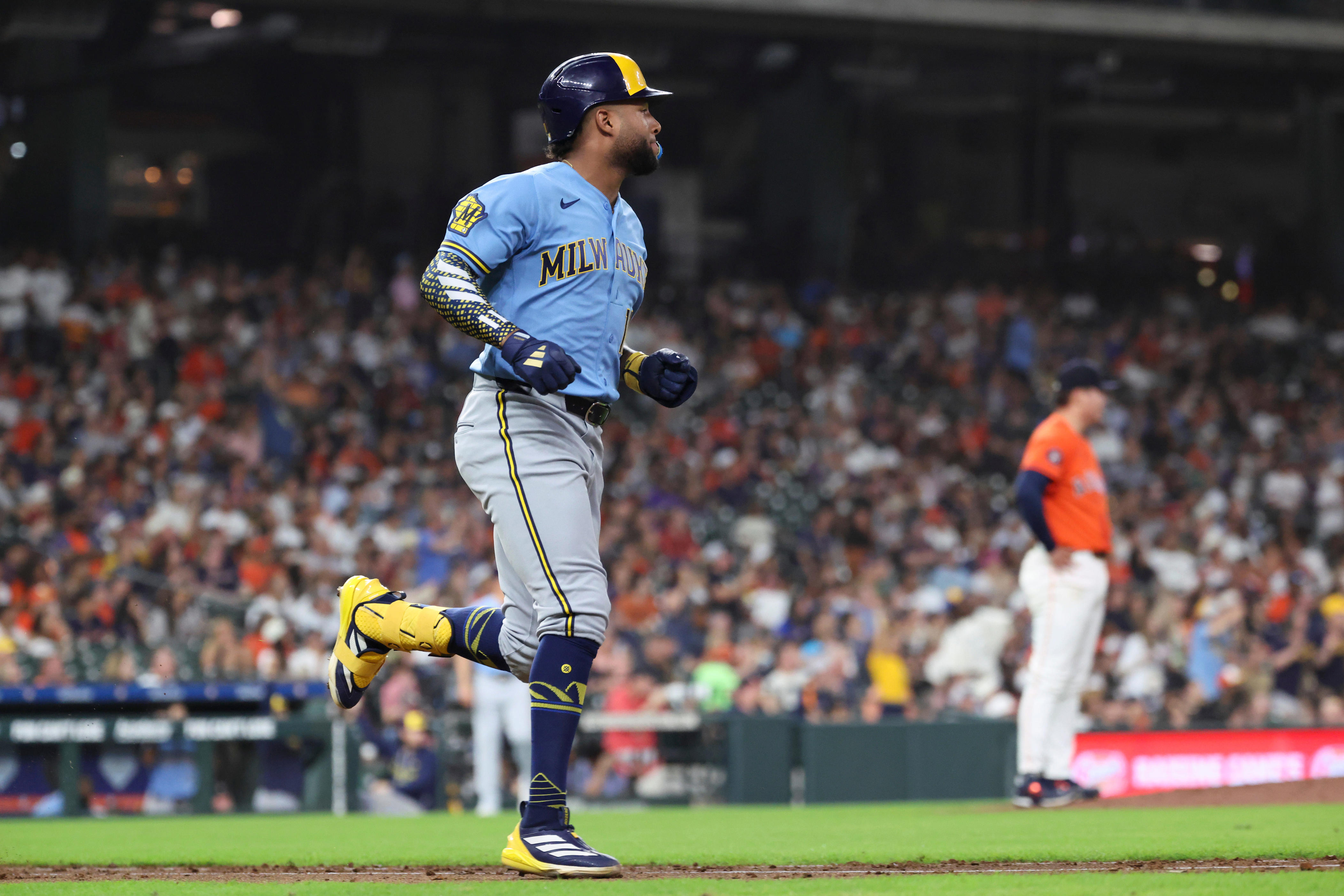 Brewers 5, Astros 4 (10 innings): Abner Uribe's gut check proves huge