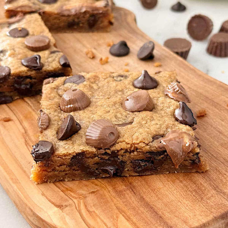 Peanut butter chocolate chip bars
