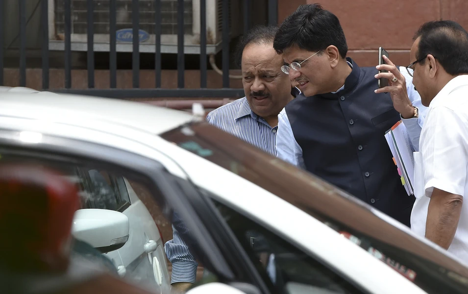 8th Pay Commission debates pension choices, higher pay formula