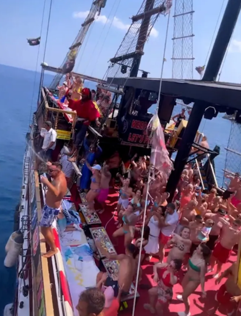 Party-Boot geht unter: 148 Feiernde an Bord