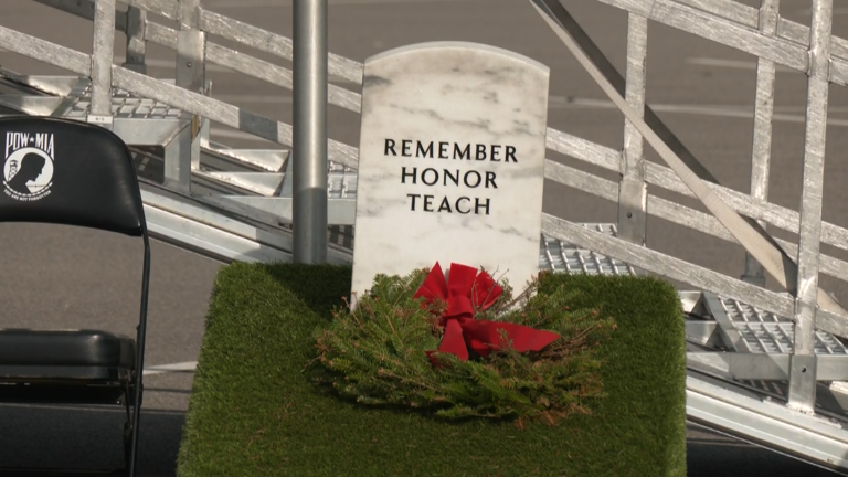 Wreaths Across America exhibit makes its way to Newport, Knoxville