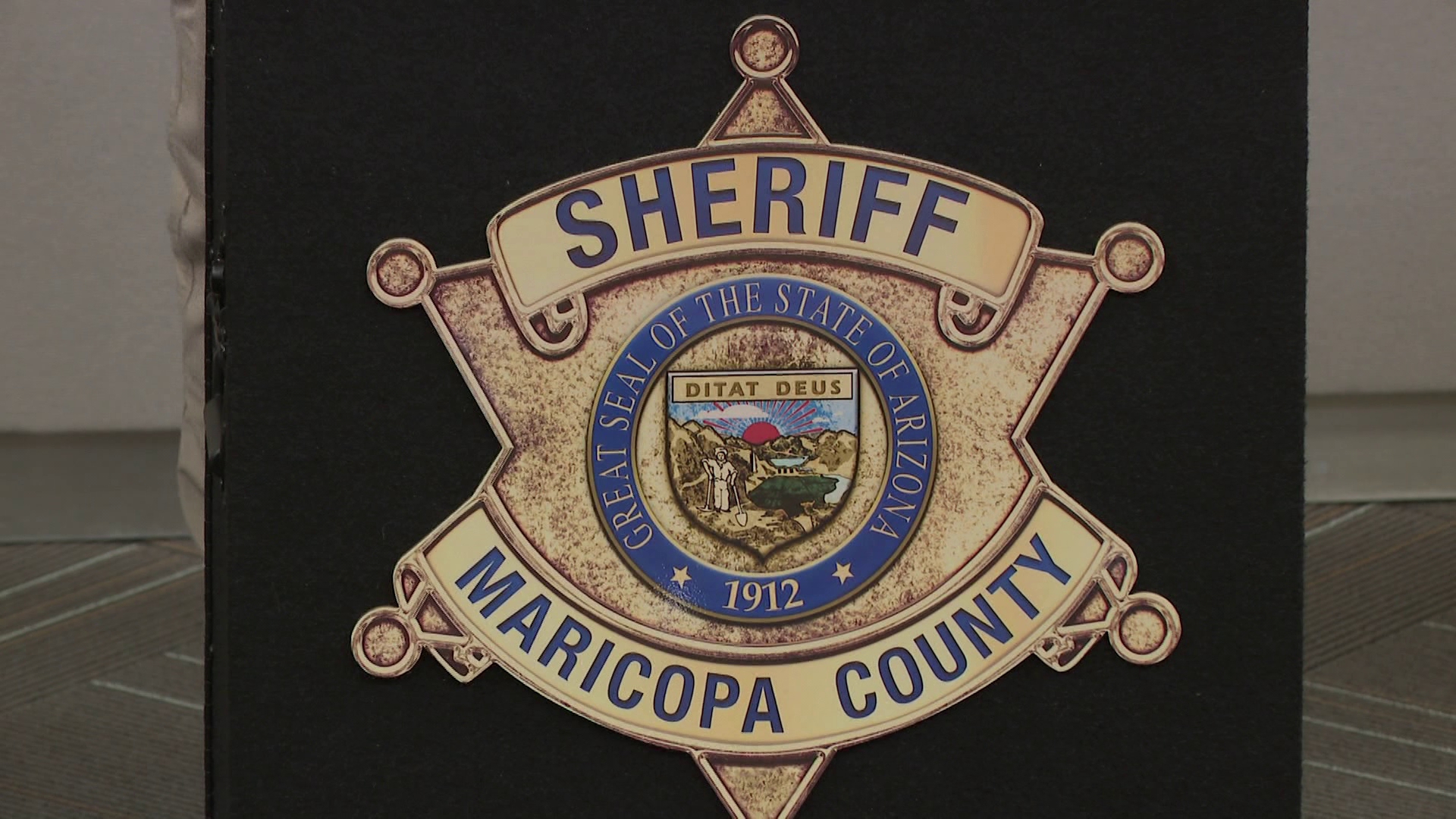 MCSO detention officer arrested after communicating with undercover ...