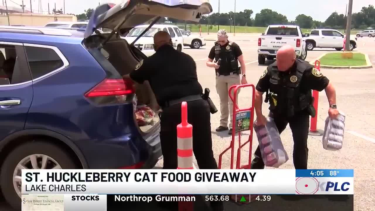 St. Huckleberry Animal Fund helps provide cat food for Lake Charles ...