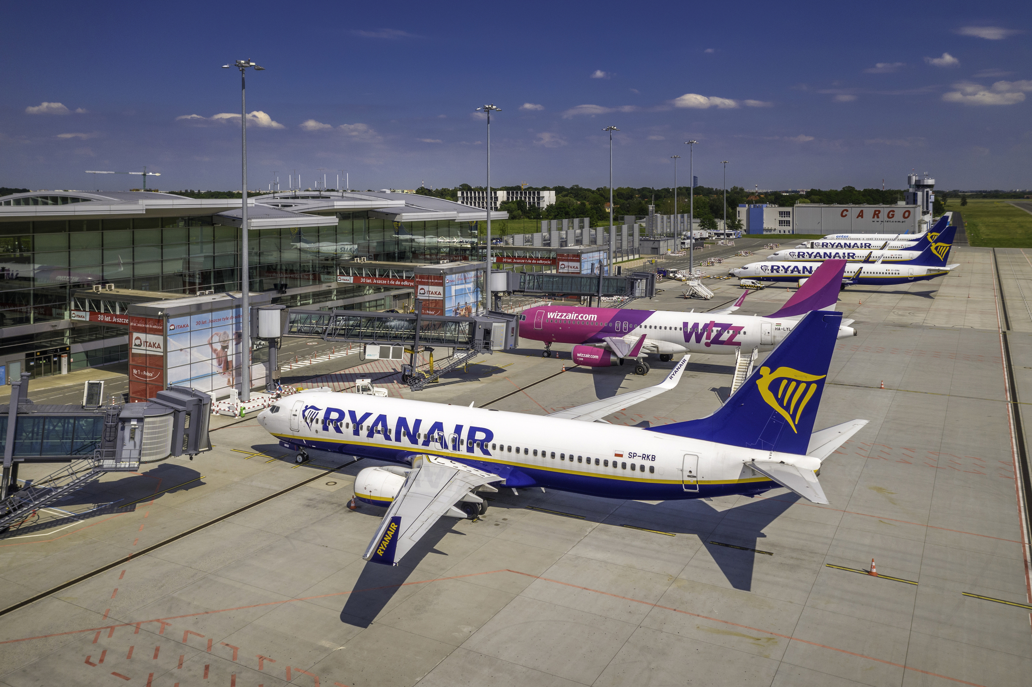 Wizz Air, Ryanair e IAG empujan a España a liderar el crecimiento aéreo