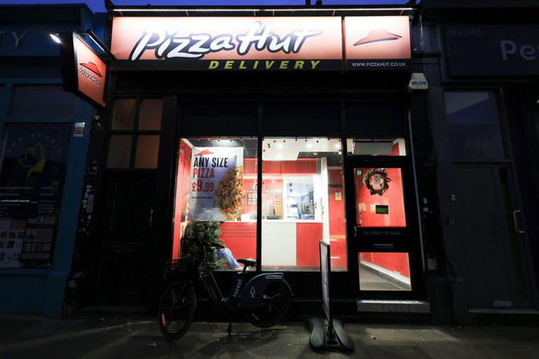 Yum Brands in exclusive talks to sell Pizza Hut to LongRange Capital ...