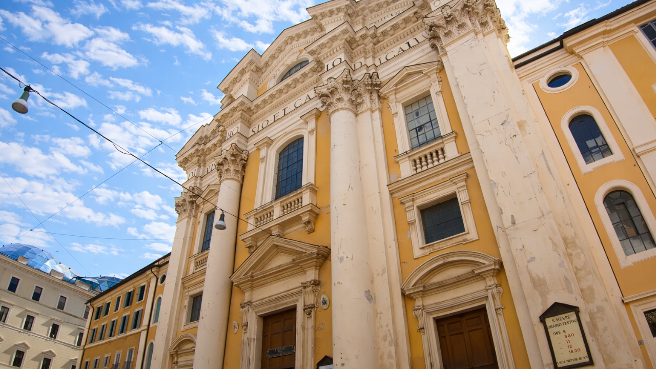 Walking Along Rome’s Famous Via del Corso in Beautiful 4K (4K)