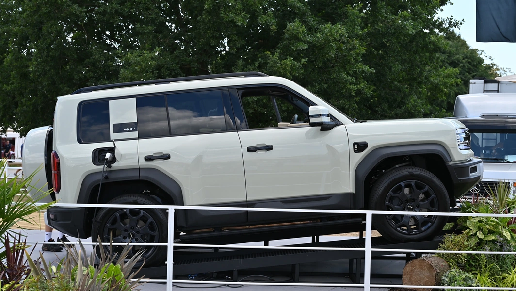 Denza B5, B8 get OTA boost for off-road, towing