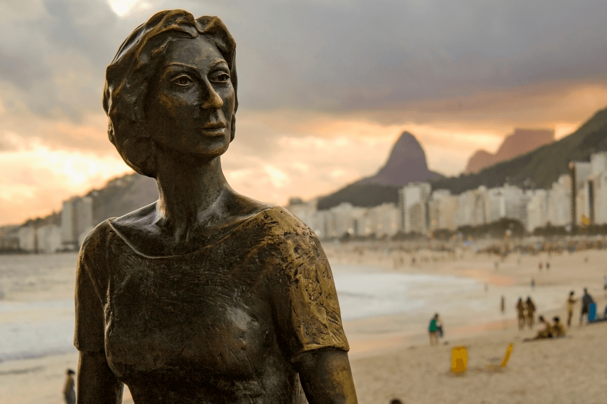 Melhores frases de Clarice Lispector sobre amor, vida e autoconhecimento