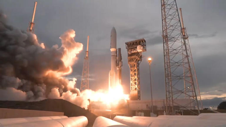 Atlas V rocket launches 29 Amazon LEO internet satellites to orbit from ...