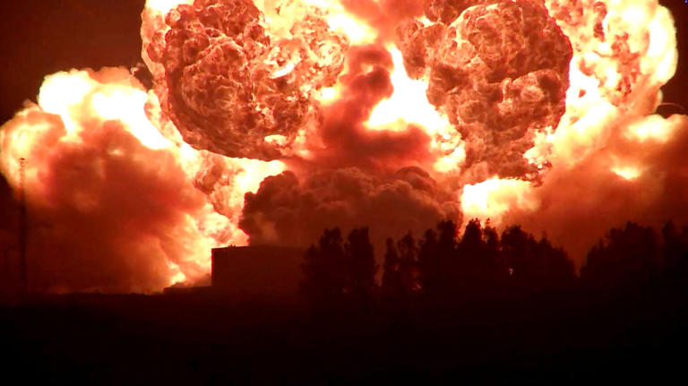 Massive Blue Origin rocket explosion sets stage for Elon Musk's ...