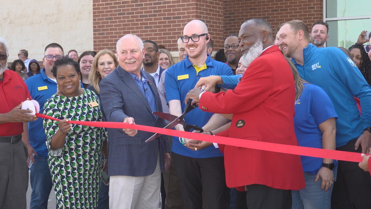 Ribbon-cutting celebration held for new Best Buy in Lawton