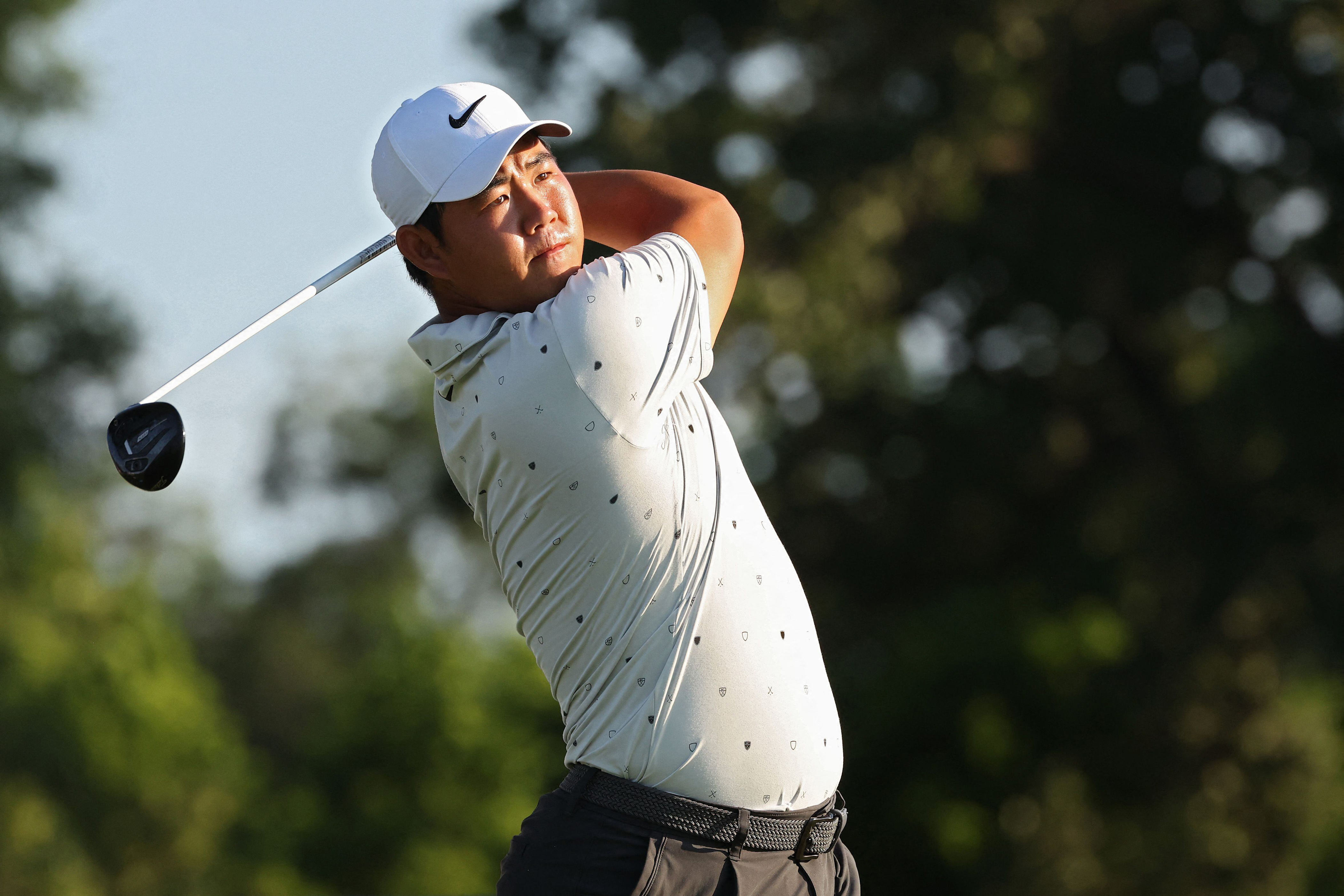 Kim Joo-hyung drops from lead to 34th